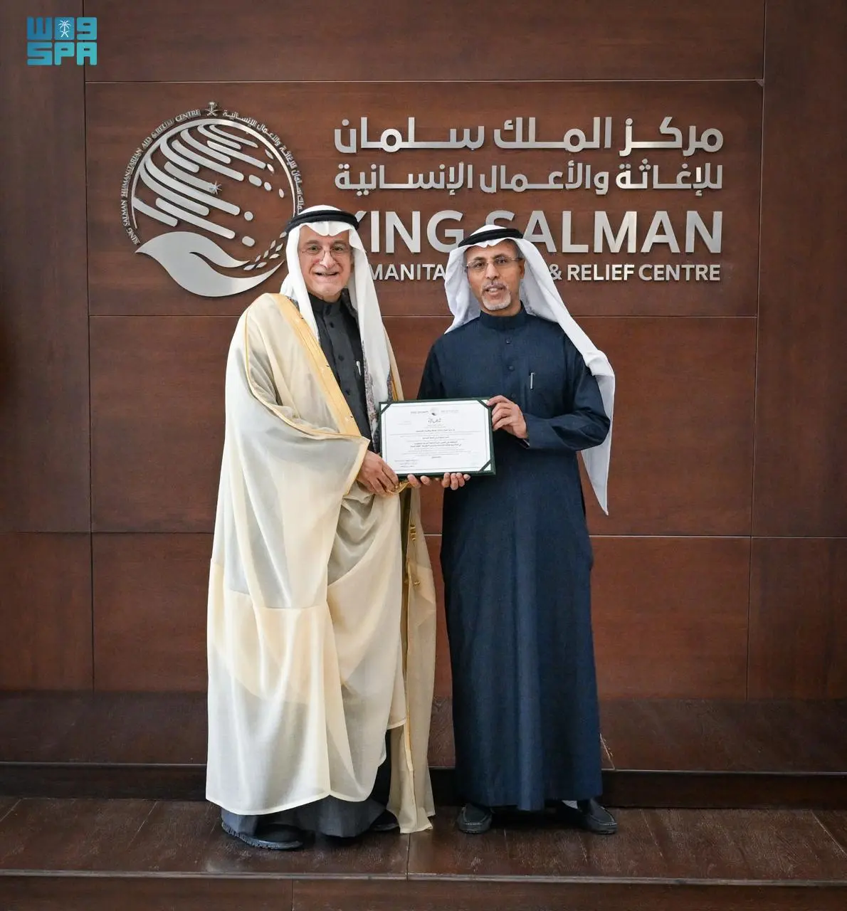 مركز الملك سلمان للإغاثة يسلّم جمعية وعي لصحة المجتمع بمنطقة الرياض ...